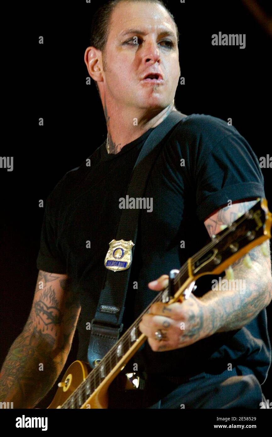 Social distortion hi-res stock photography and images - Alamy