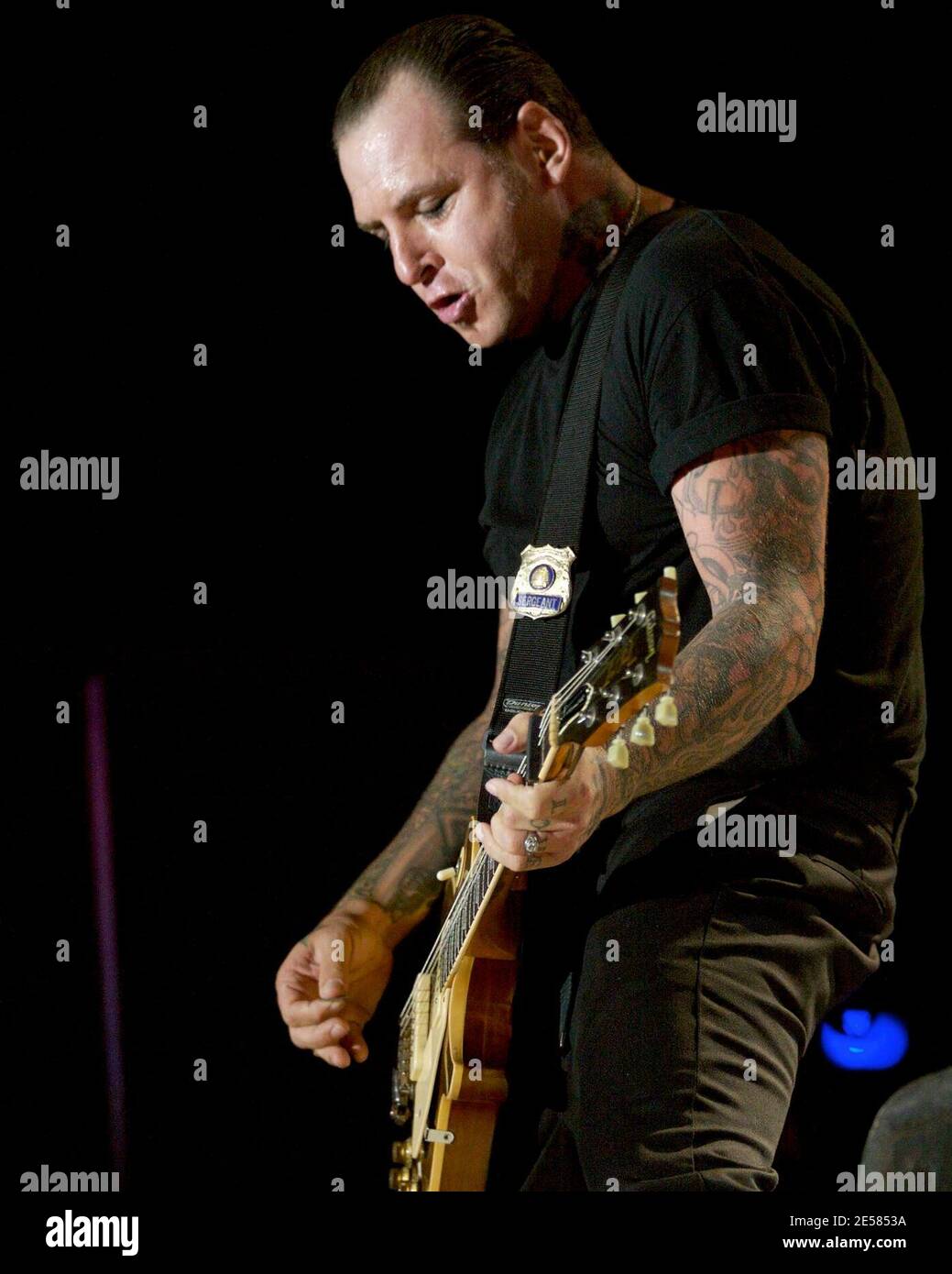 Social distortion band hi-res stock photography and images - Alamy
