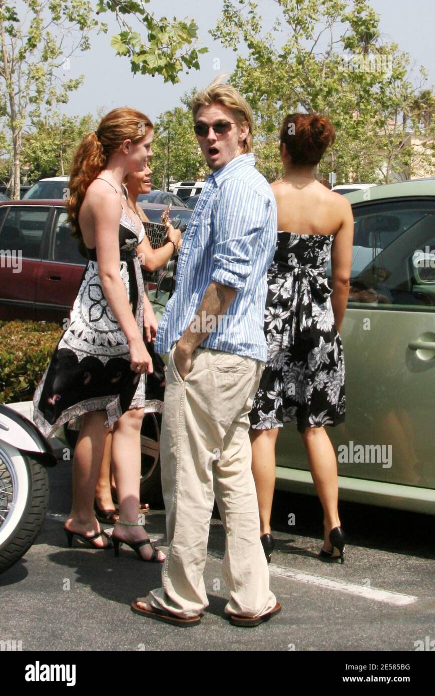 Exclusive!! Cute singer Aaron Carter has lunch on Mother's Day with ...