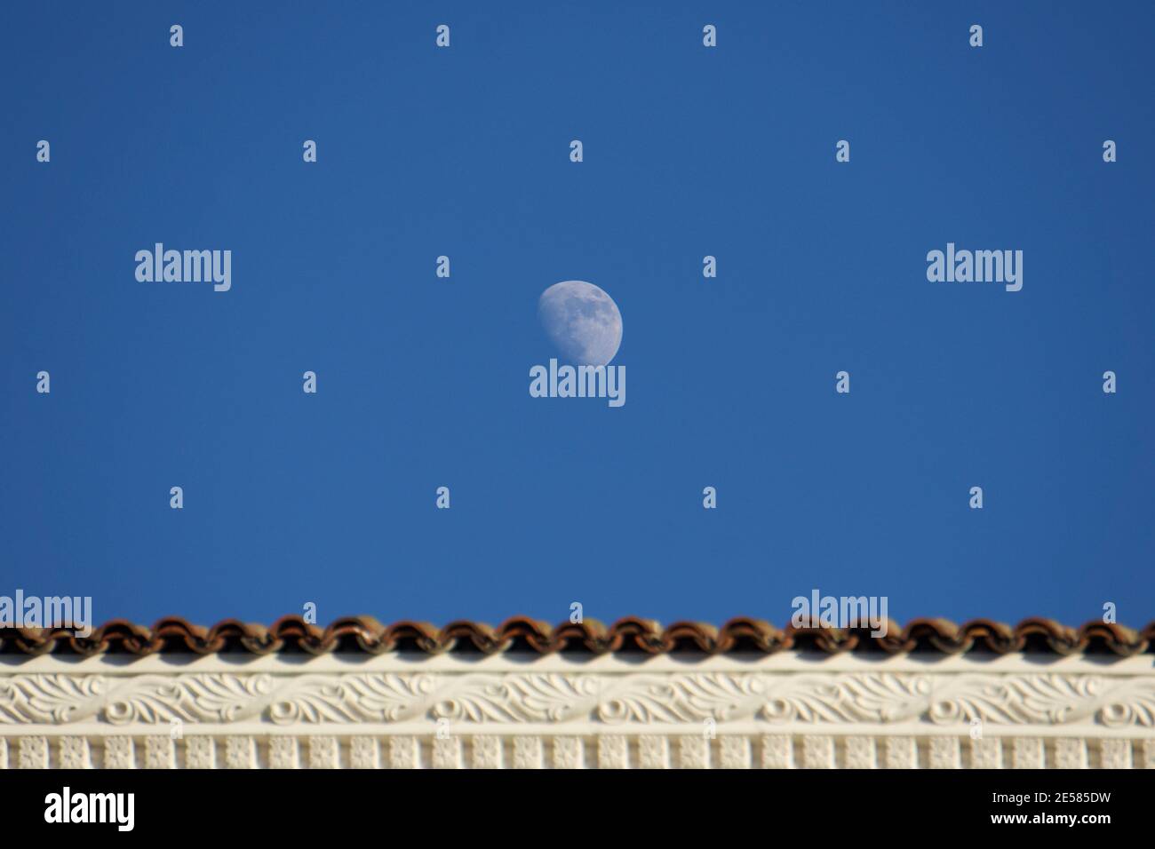 Moon above shingles hi-res stock photography and images - Alamy