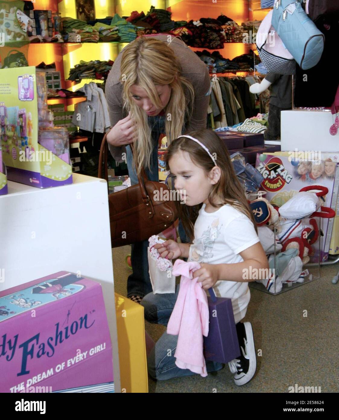 Tara Reid treated a male companion and his young daughter to a trip to ...