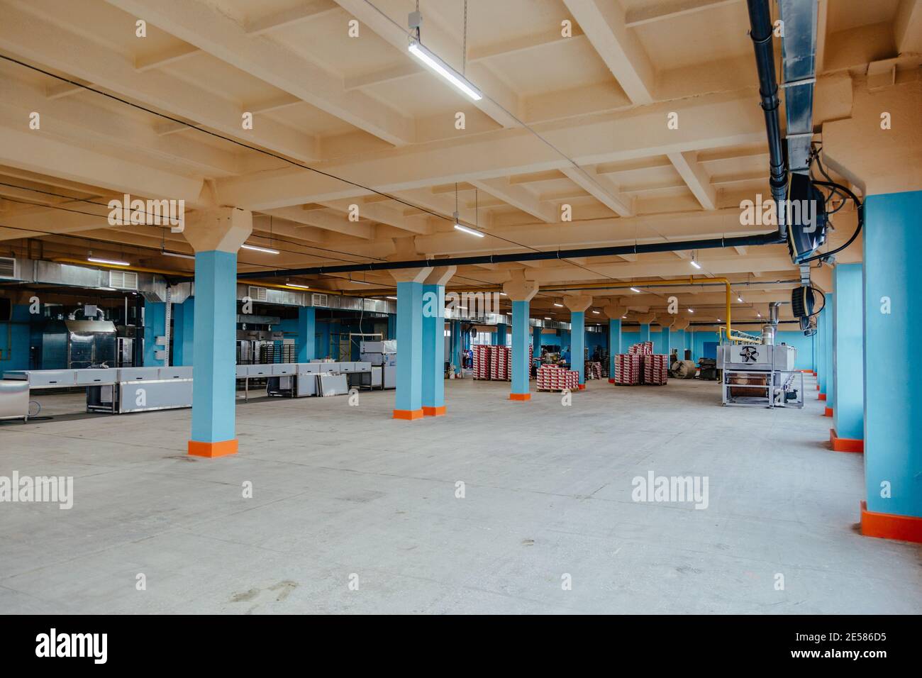 Conveyor food factory view hi-res stock photography and images - Alamy