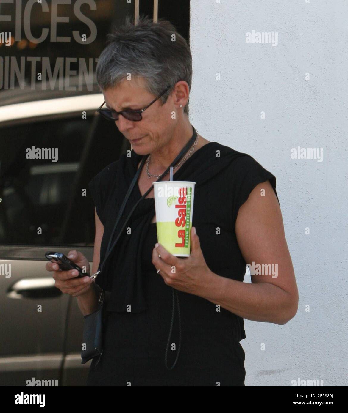 Exclusive!! Jamie Lee Curtis has a curbside lunch in Beverly HIlls ...