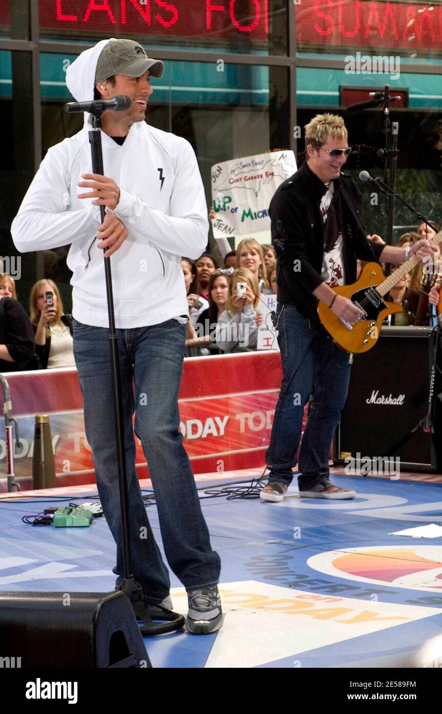 Latin heartthrob singer Enrique Iglesias performs on the Today Show in ...