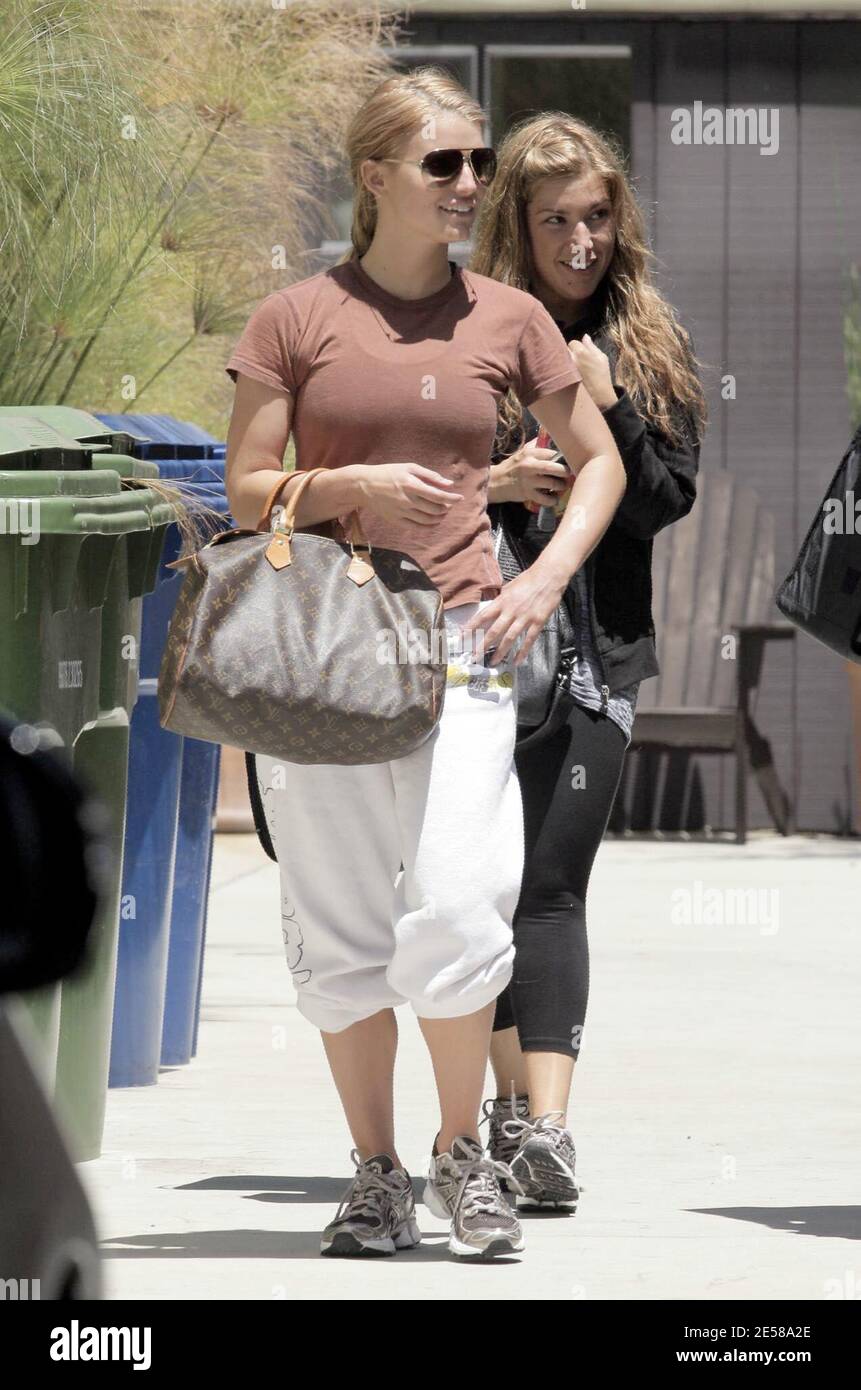 Jessica Simpson's work during her daily trips to the gym is starting to ...