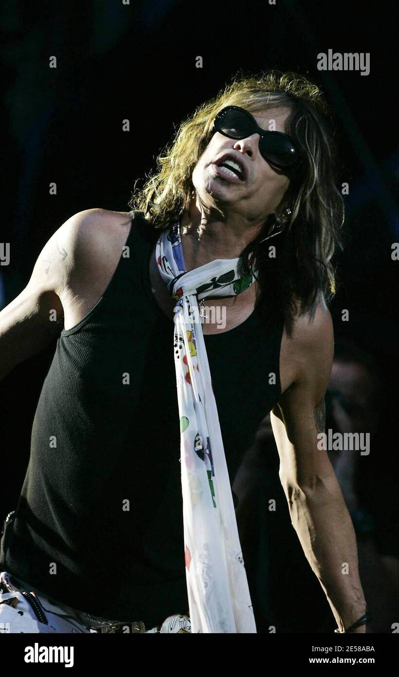 Steve tyler aerosmith hi-res stock photography and images - Alamy