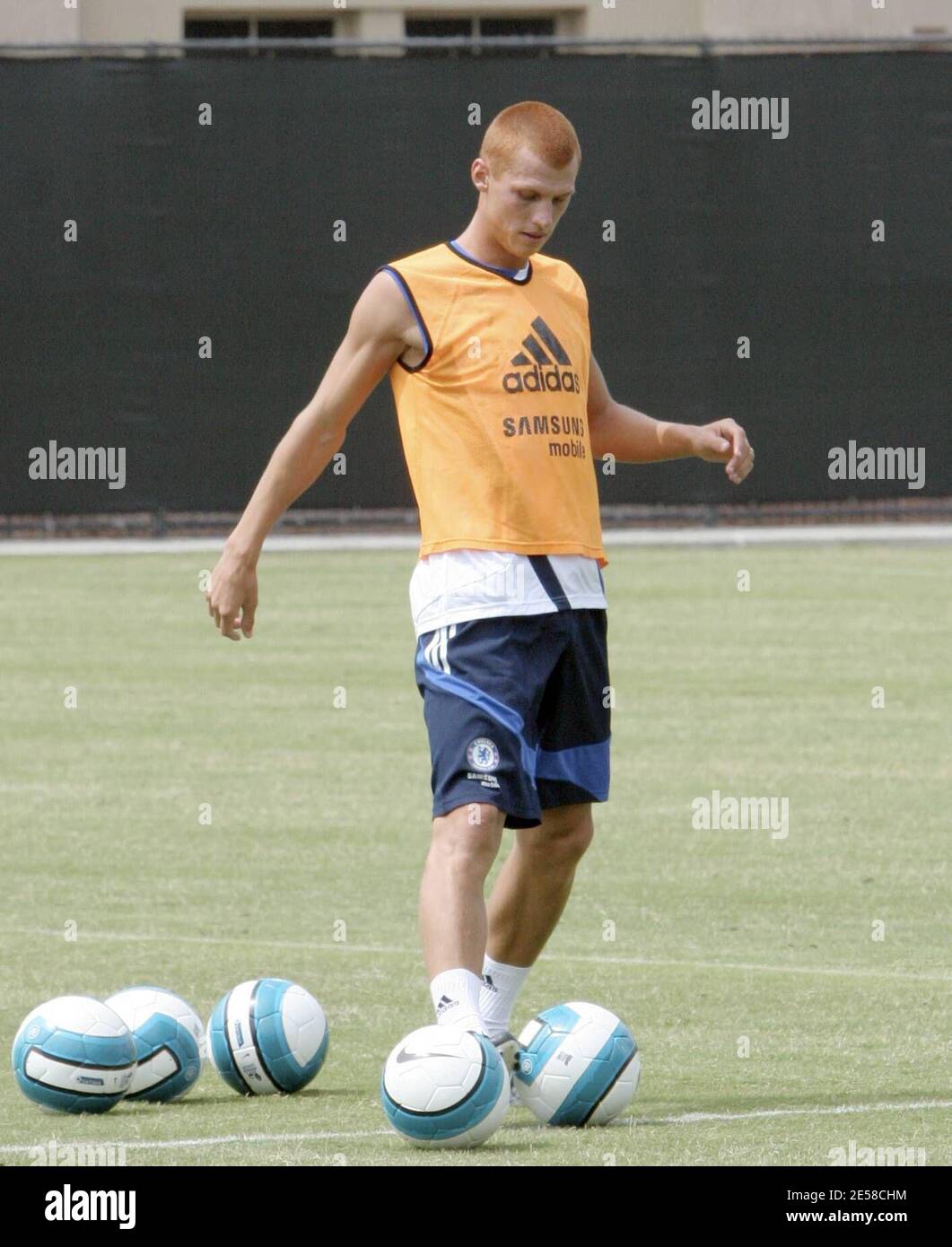 Steve sidwell chelsea hi-res stock photography and images - Alamy