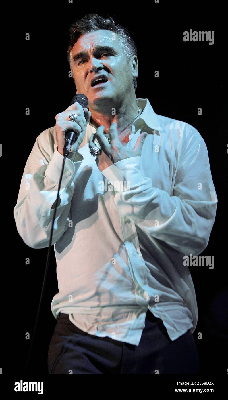 Morrissey singing hi-res stock photography and images - Alamy