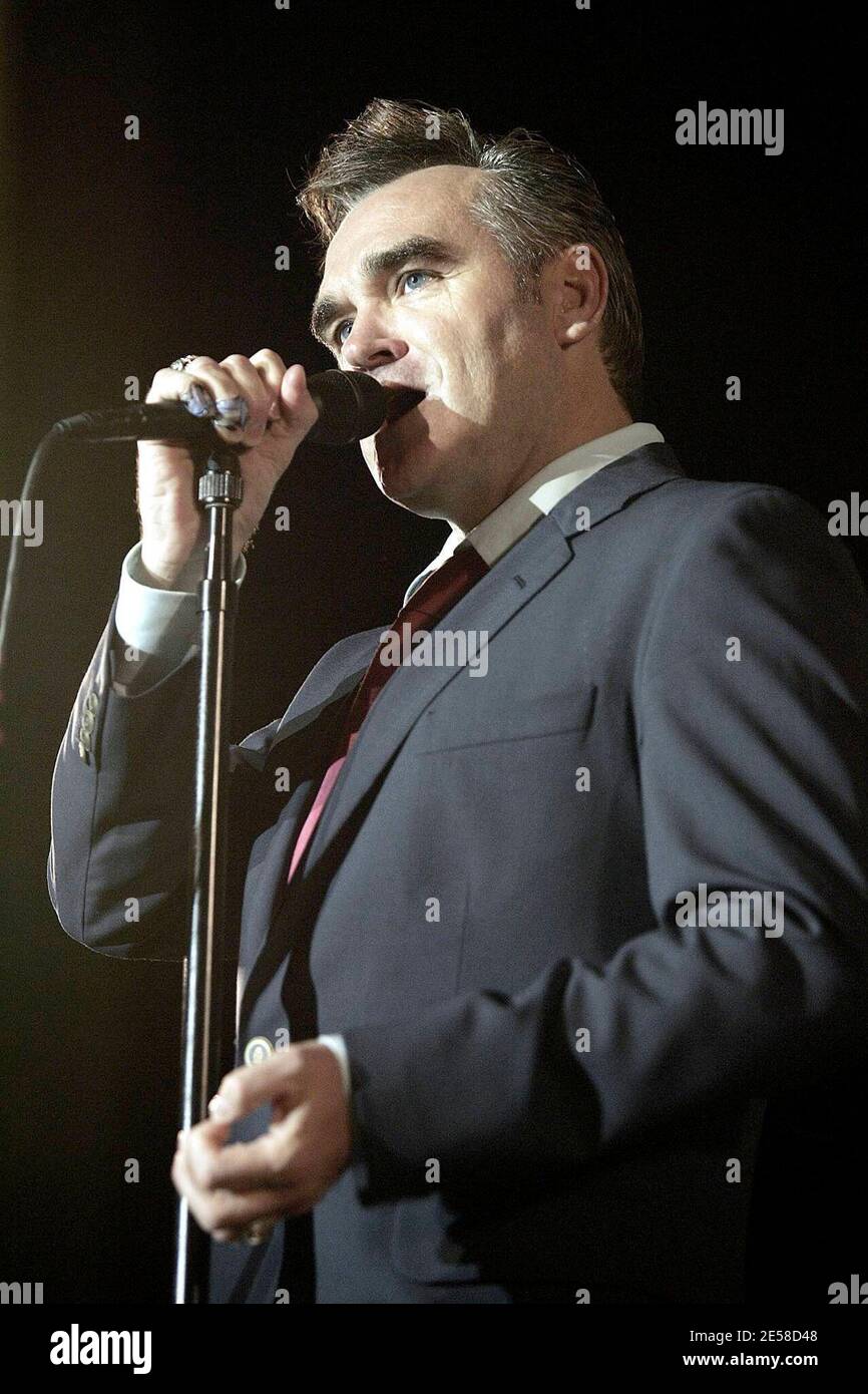 Morrissey singing hi-res stock photography and images - Alamy