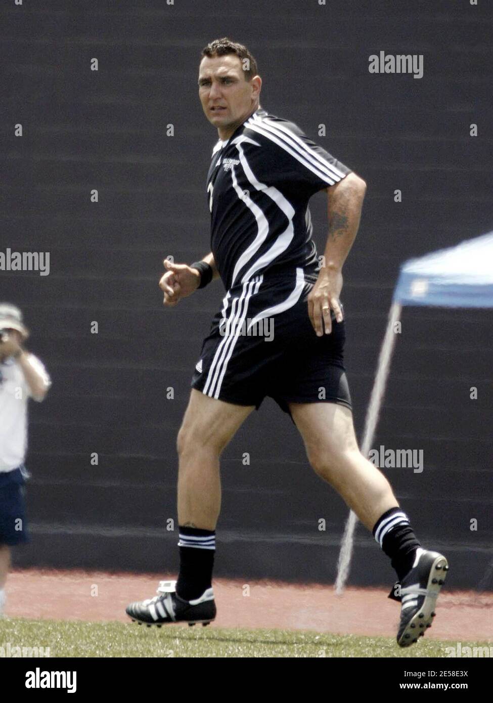 Vinnie jones football hi-res stock photography and images - Alamy