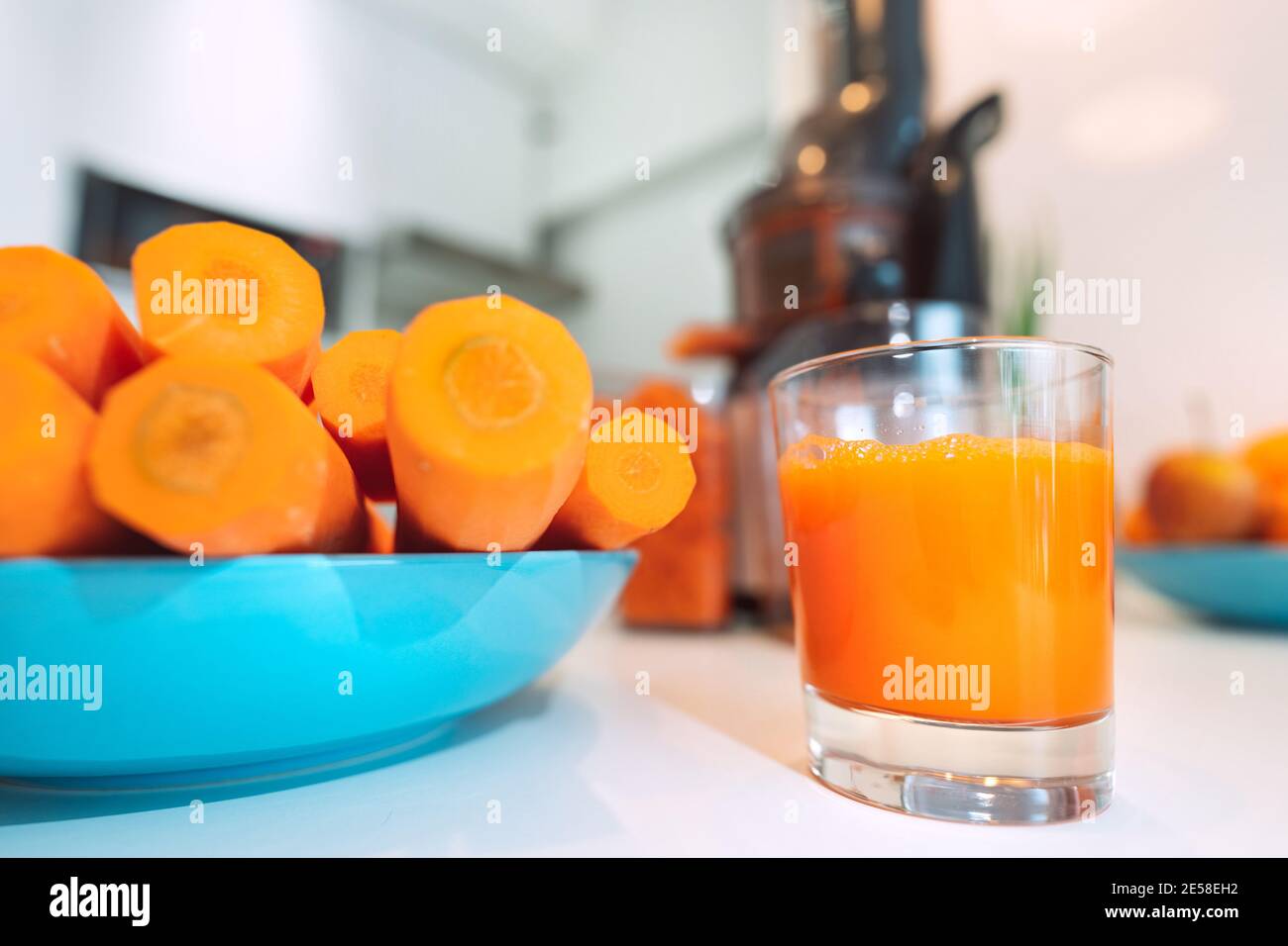 Juicer machine hi-res stock photography and images - Alamy