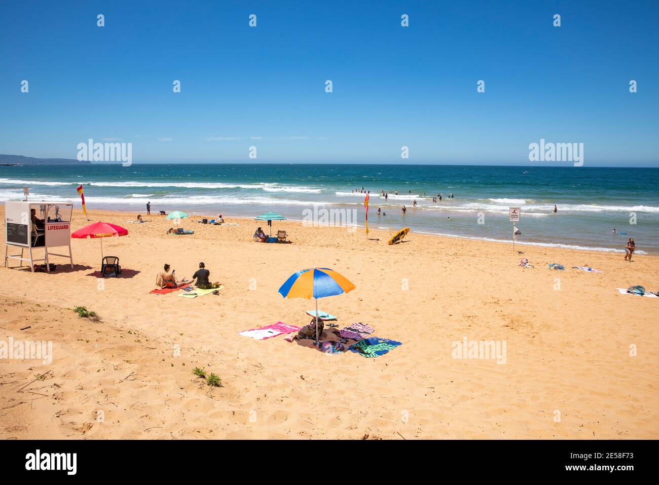 Beachgoers hi-res stock photography and images - Alamy