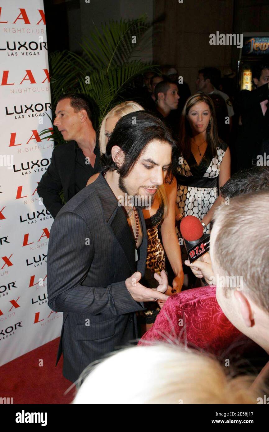 Jane's Addiction Guitarist Dave Navarro and model Nicole Bennett greet ...