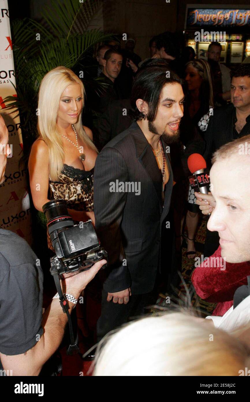 Jane's Addiction Guitarist Dave Navarro and model Nicole Bennett greet ...