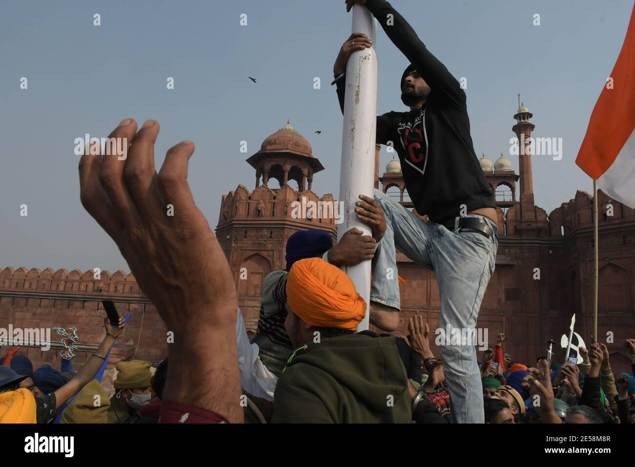 New Delhi, India. 26th Jan, 2021. Farmers trying to install their flag ...