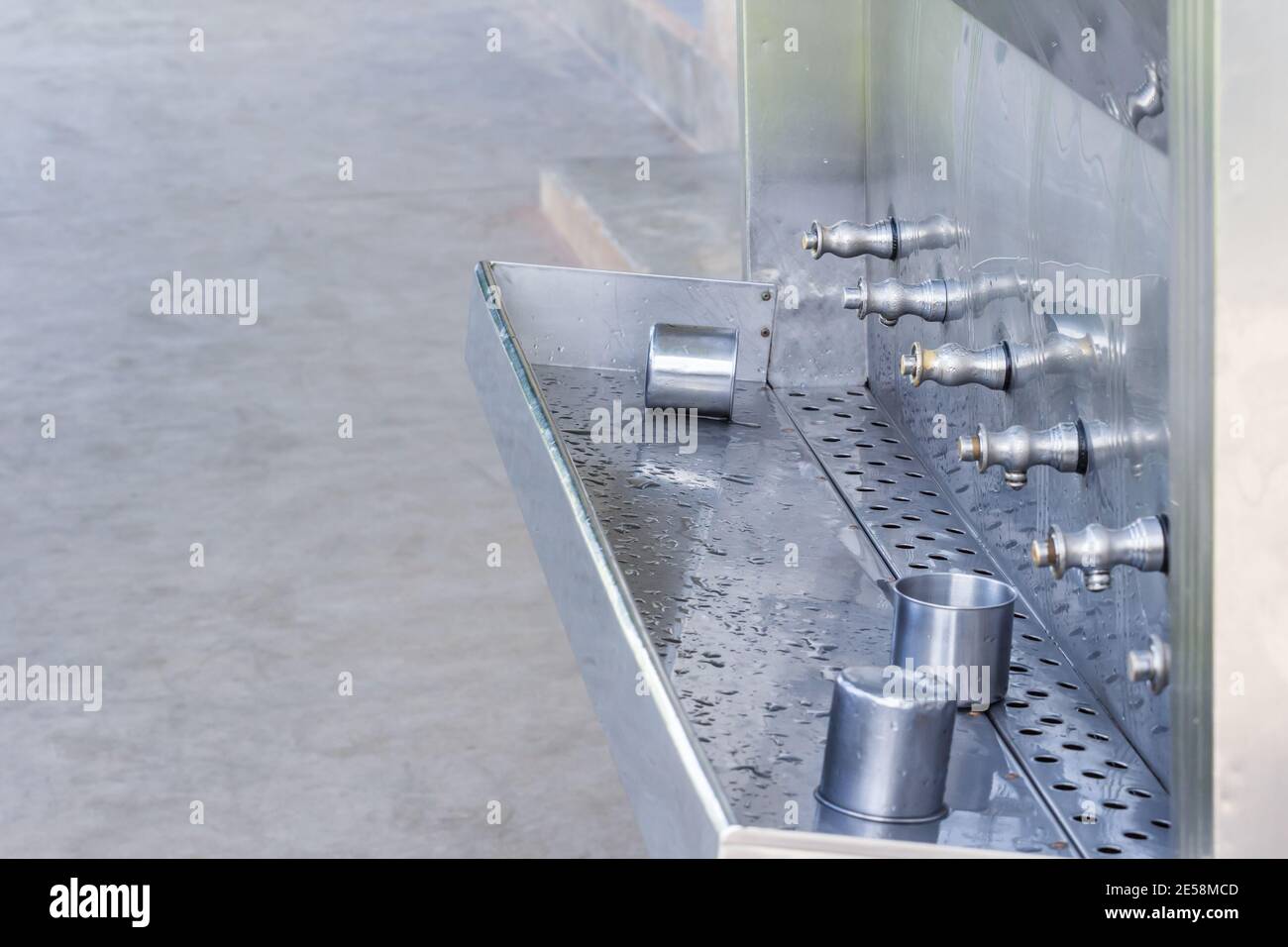 public drinking fountain machine Stock Photo - Alamy