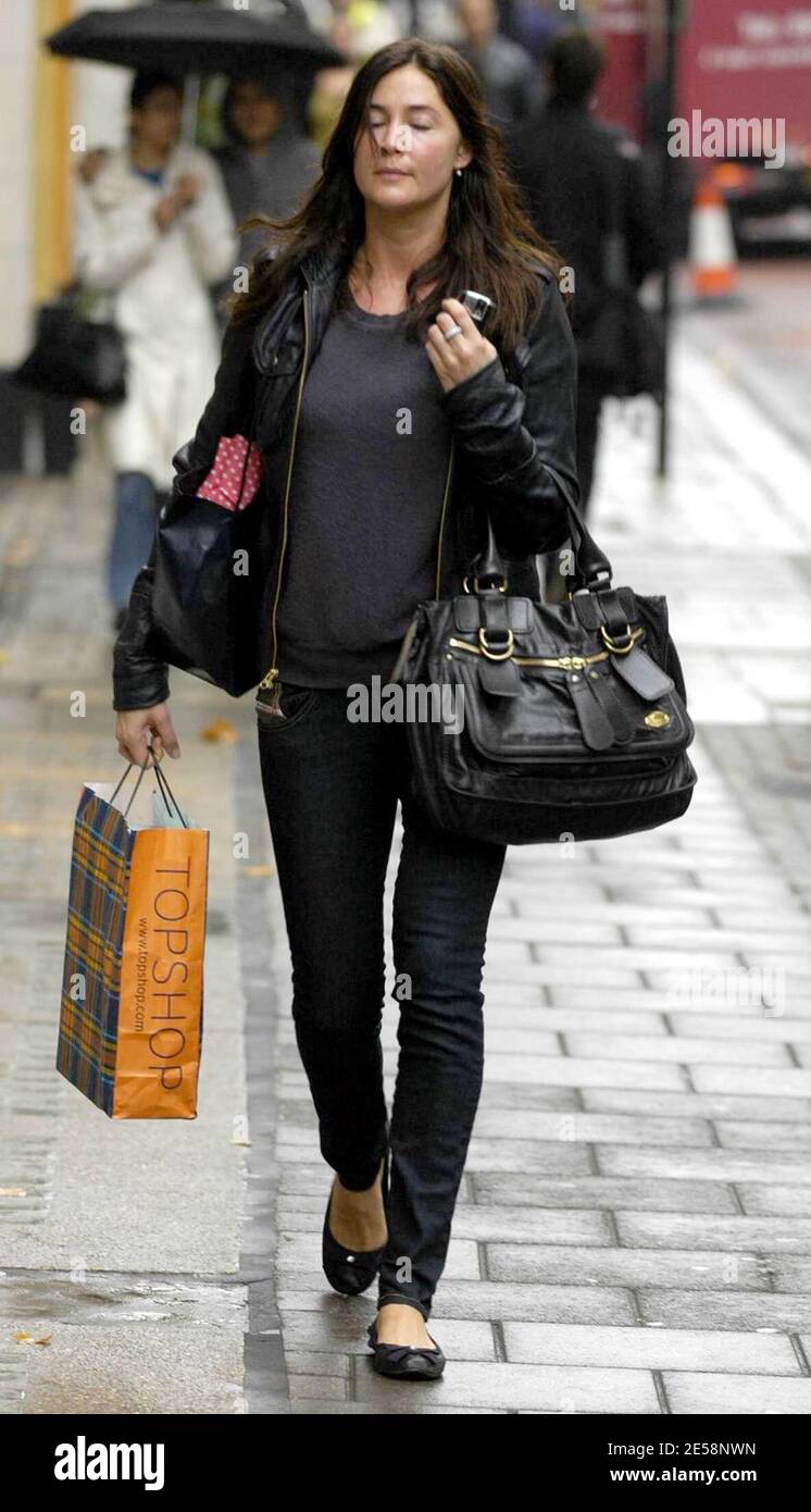 Weather presenter map hi-res stock photography and images - Alamy