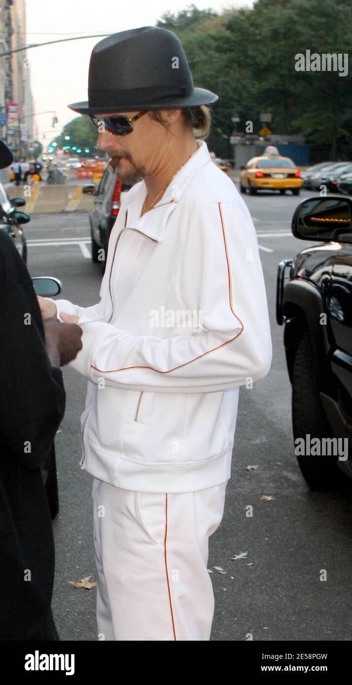 Kid Rock greets and takes photos with fans outside his hotel. New York ...