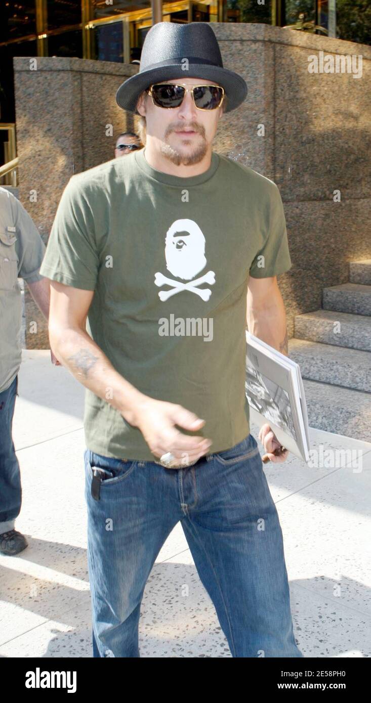 Kid Rock greets and takes photos with fans outside his hotel. New York ...