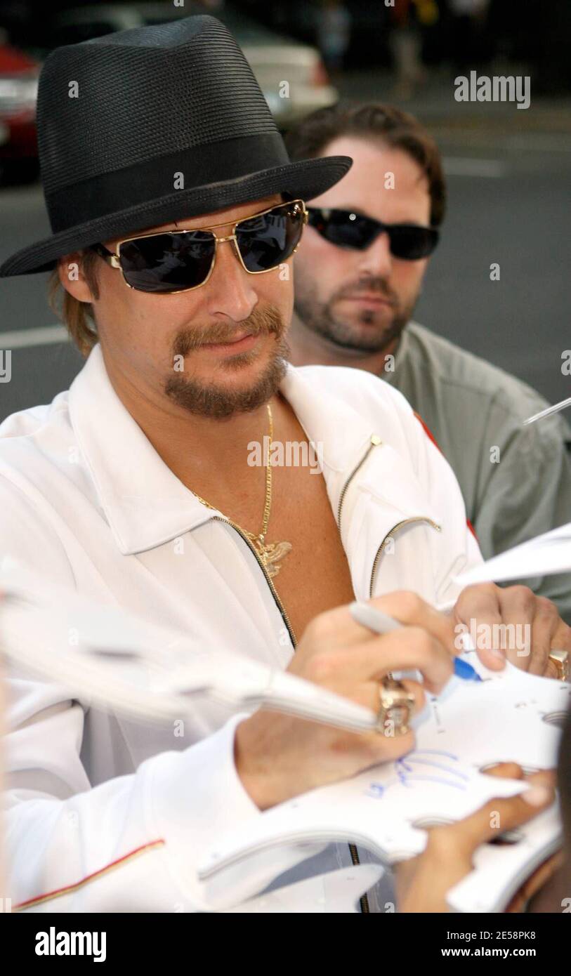 Kid Rock greets and takes photos with fans outside his hotel. New York ...