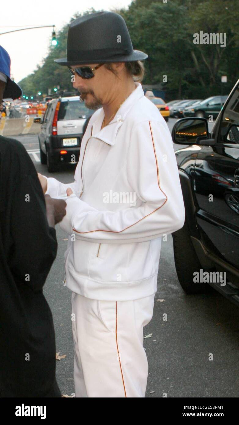 Kid Rock greets and takes photos with fans outside his hotel. New York ...