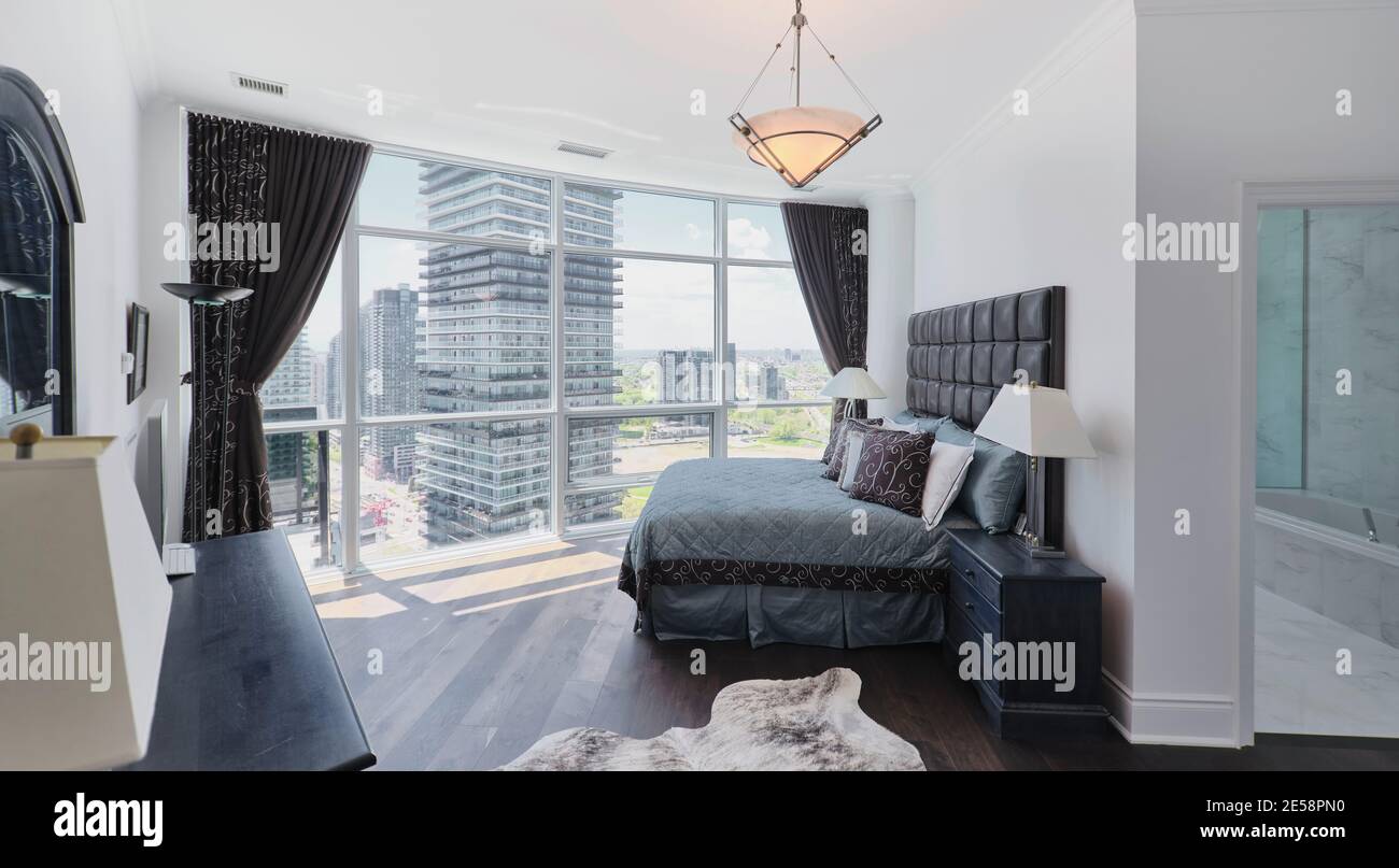 Toronto waterfront luxury condominiums Stock Photo - Alamy