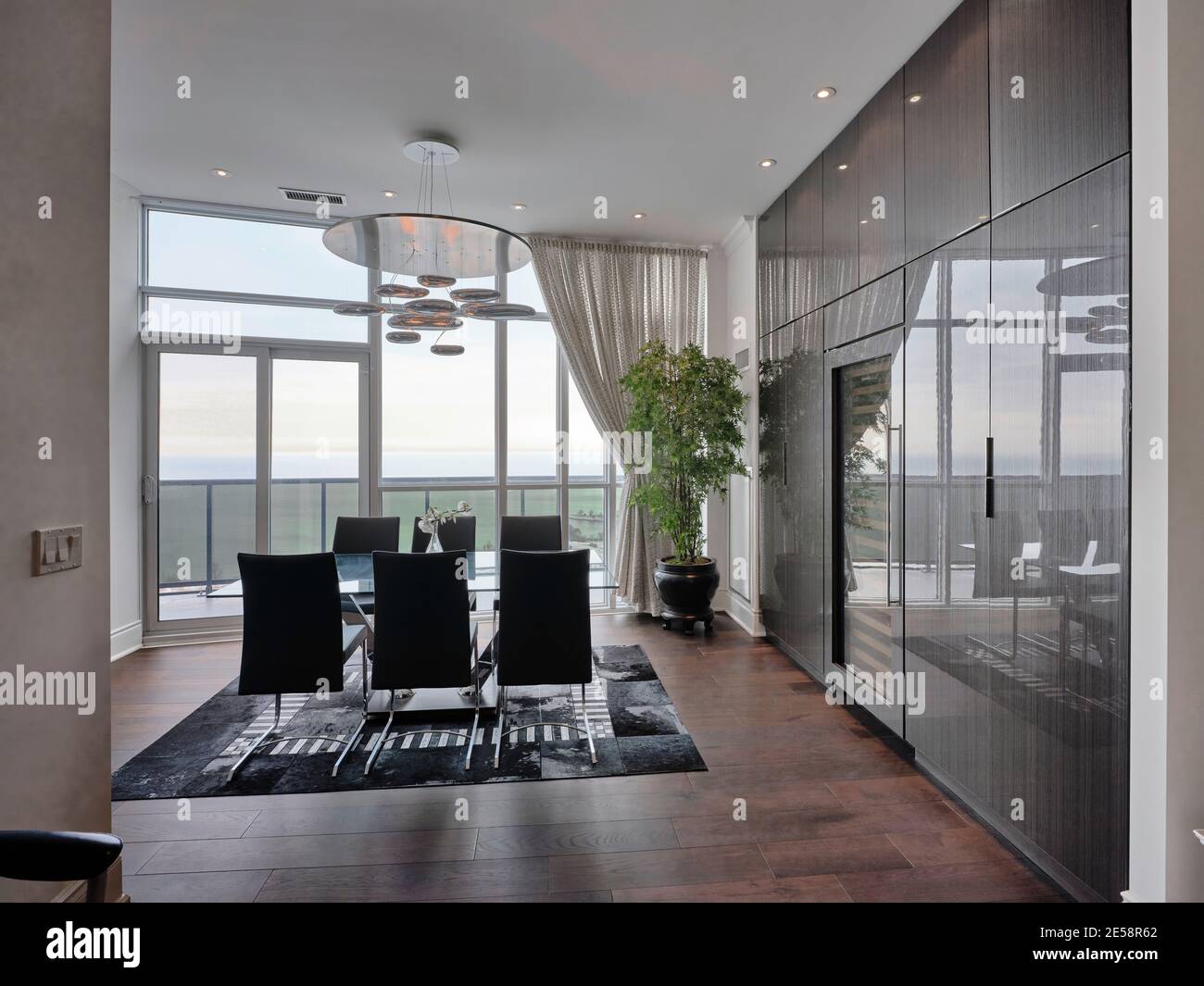 Toronto waterfront luxury condominiums Stock Photo - Alamy