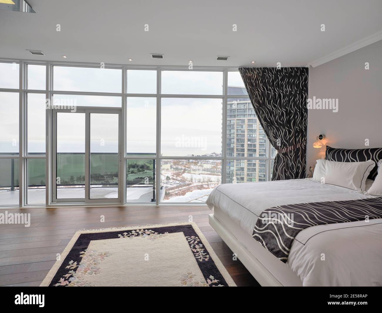 Toronto waterfront luxury condominiums Stock Photo - Alamy