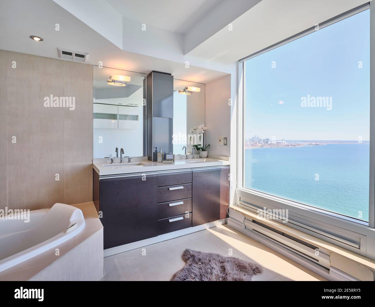 Toronto waterfront luxury condominiums Stock Photo - Alamy