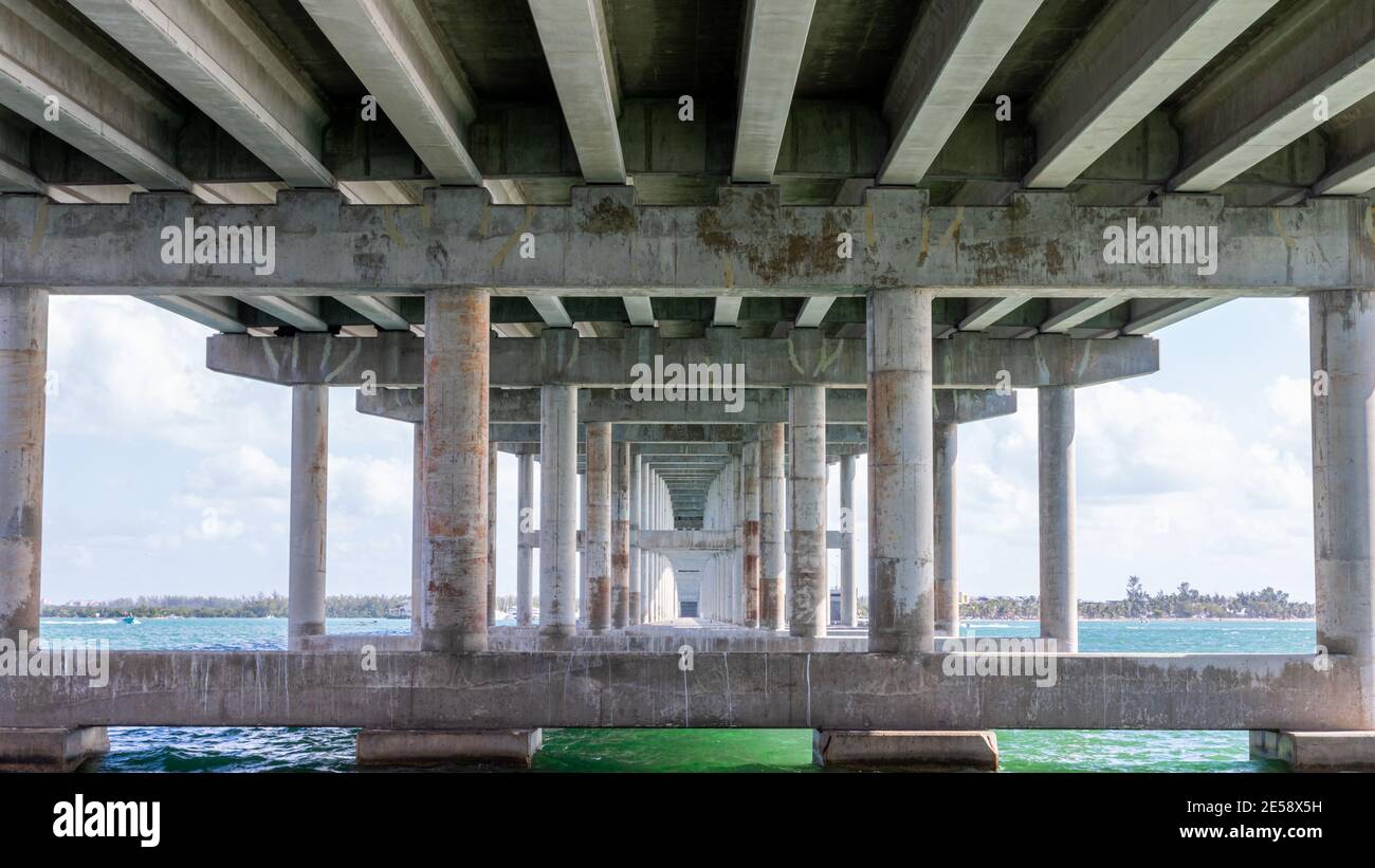 Bridge bottom view pillars hi-res stock photography and images - Alamy