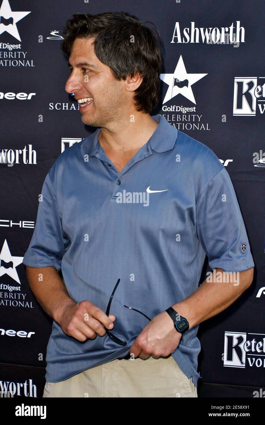 Ray Romano prepares to tee off in the Golf Digest Invitational to ...