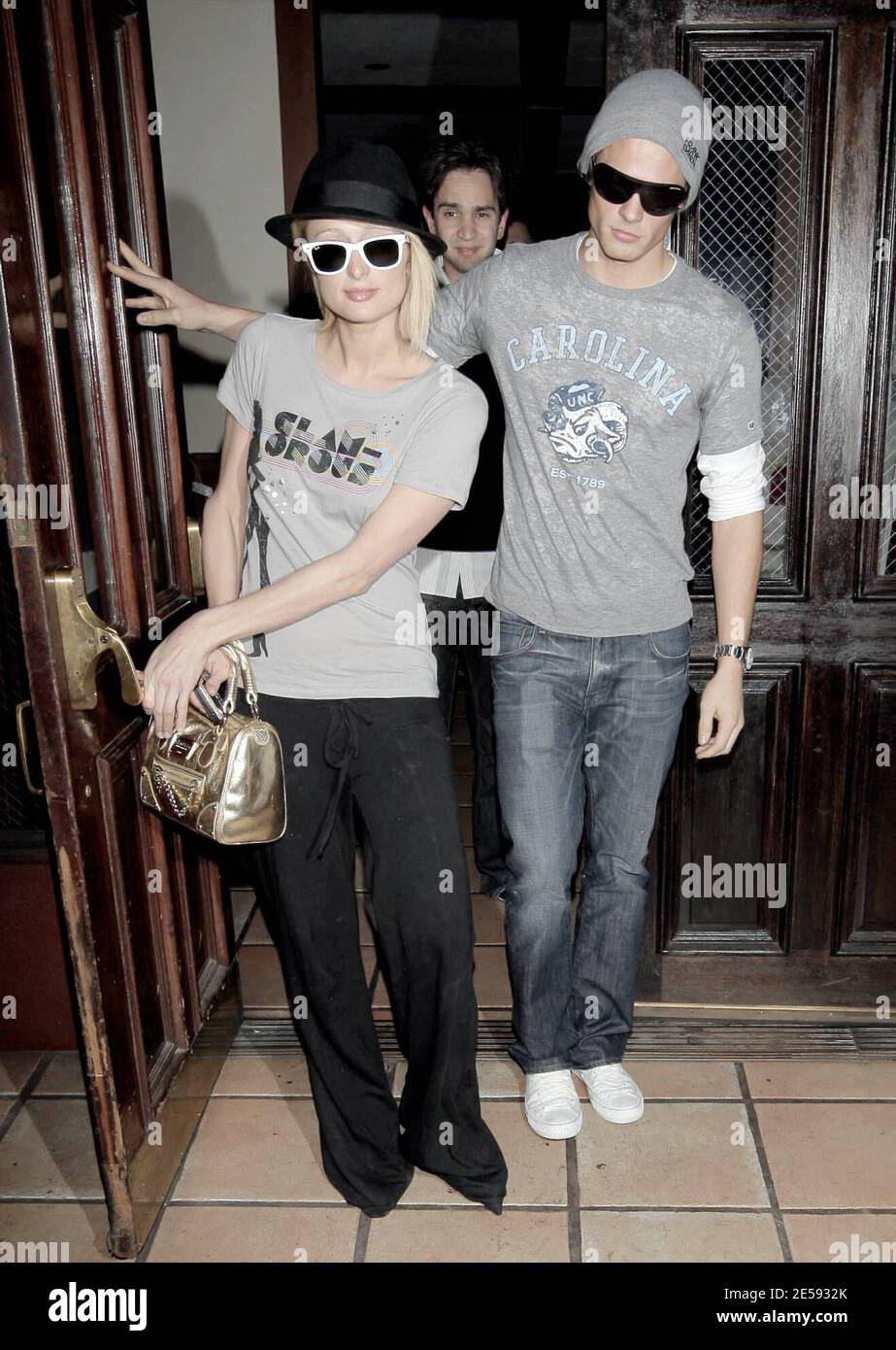 Paris Hilton and Alex Vago stop for a quick dinner at the Hamburger ...
