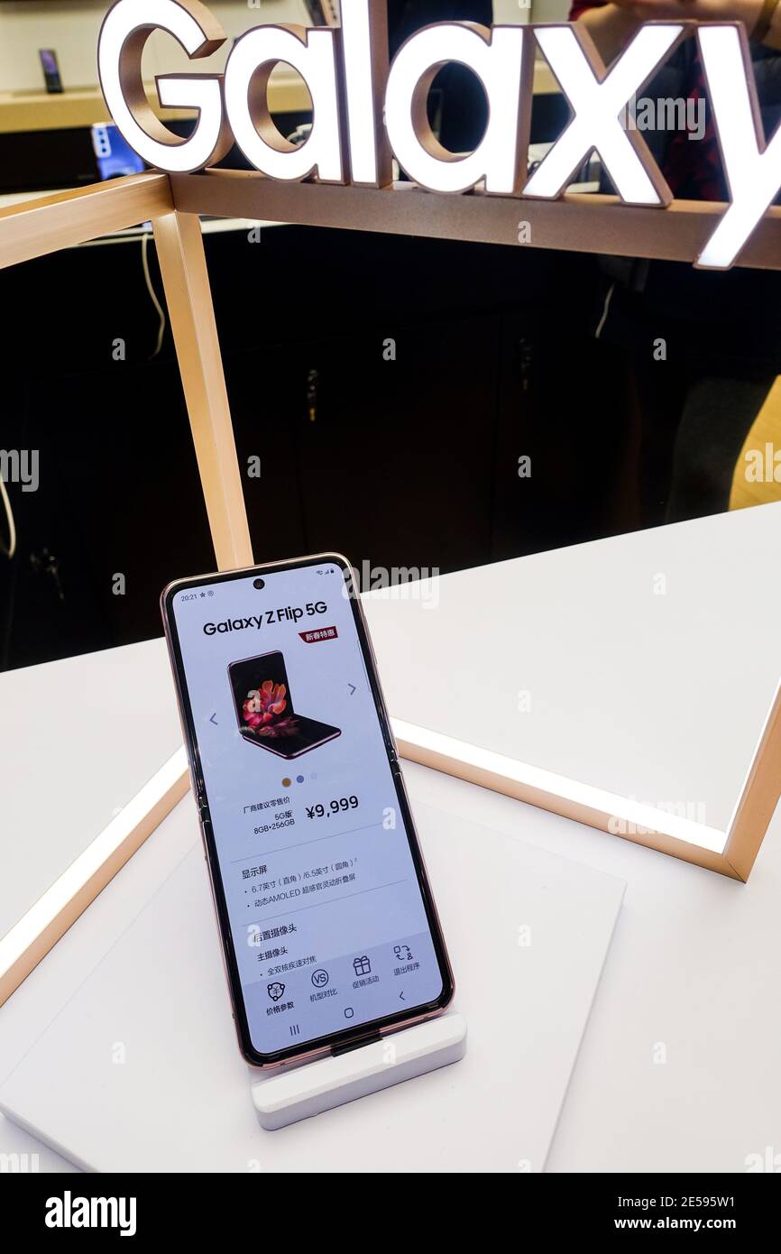 The real machine of Samsung S21 5G and Samsung Galaxy Z Flip 5G are ...