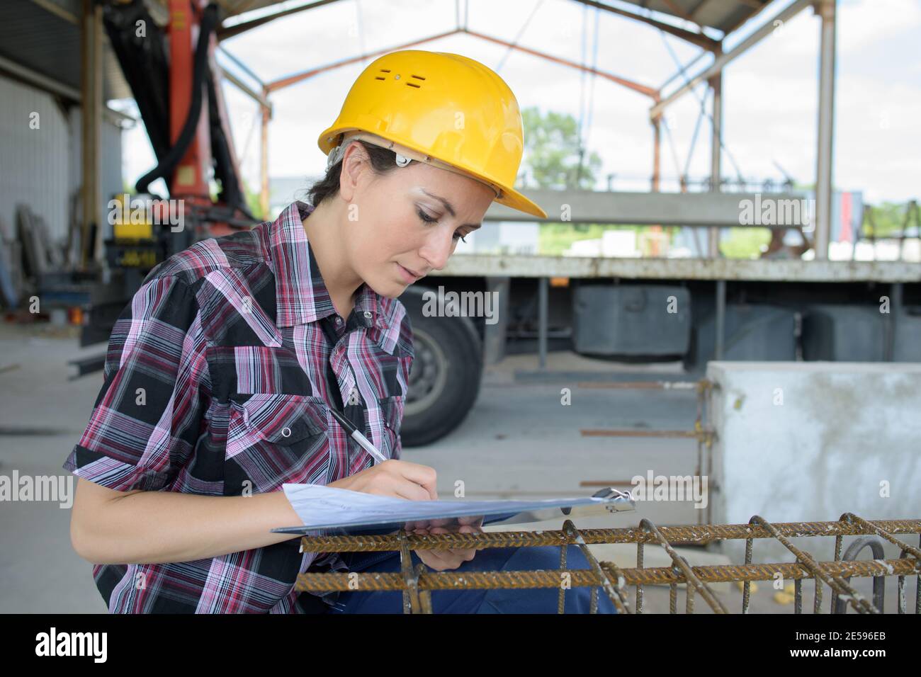 portrait of female architect writing notes Stock Photo - Alamy