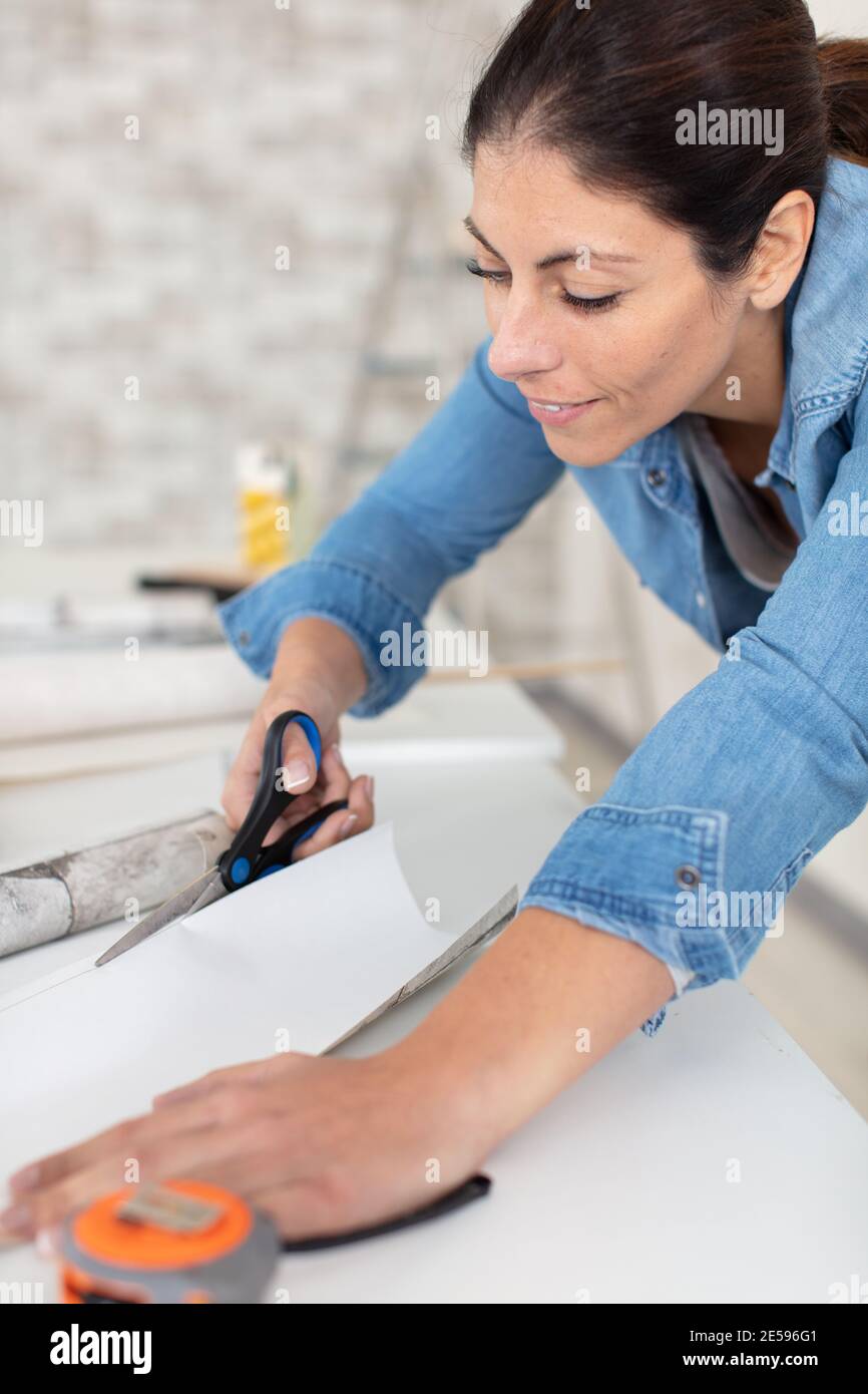 Concentration real people diy hi-res stock photography and images - Alamy