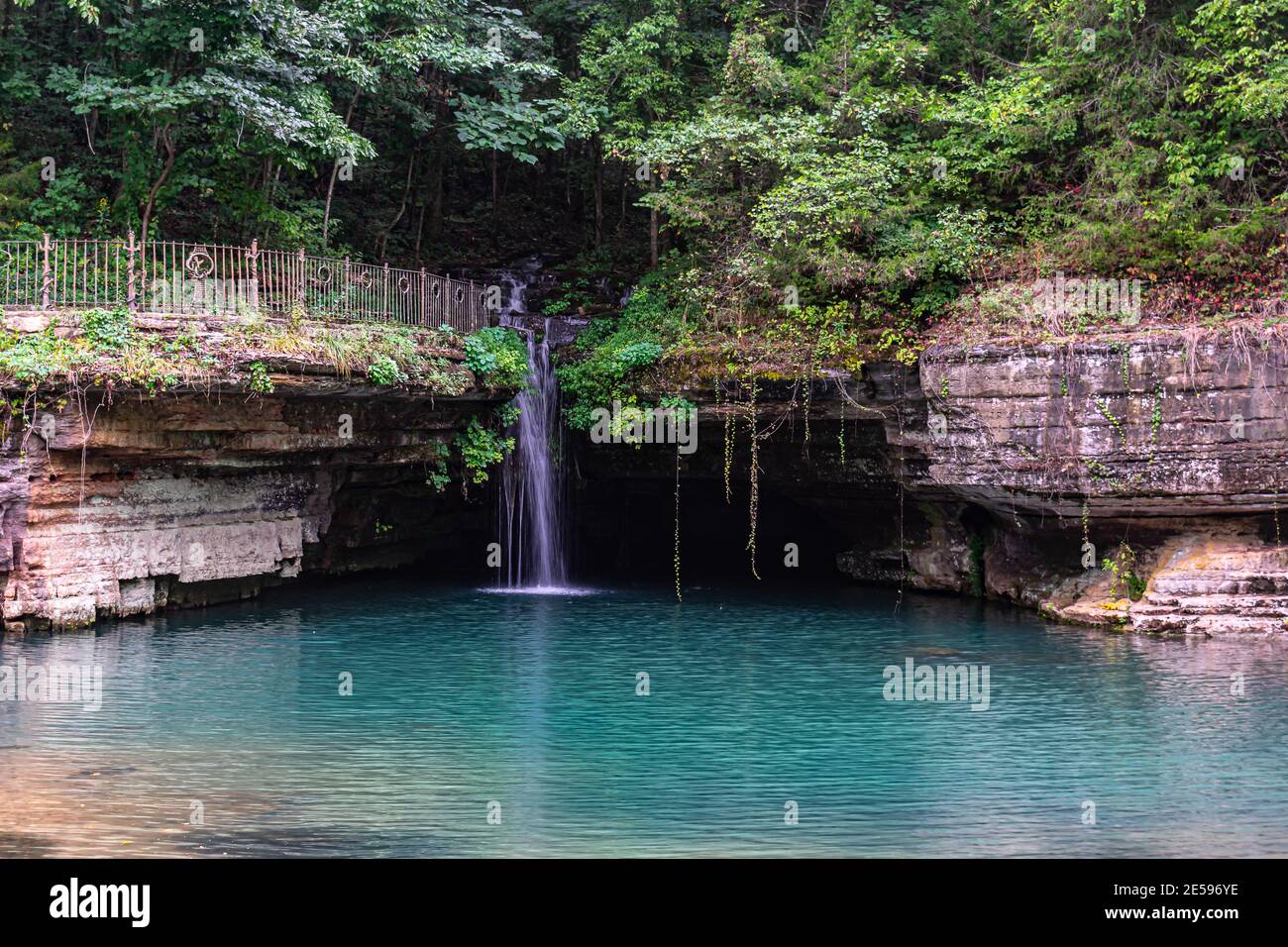 Dogwood waterfall river spring hi-res stock photography and images - Alamy