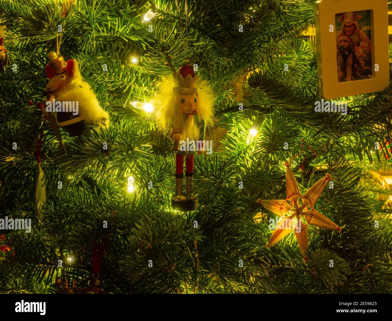 Christmas ornaments are decorations (usually made of glass, metal, wood ...