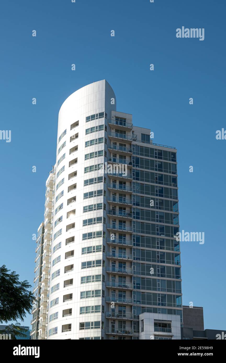 High rise condo building hi-res stock photography and images - Alamy