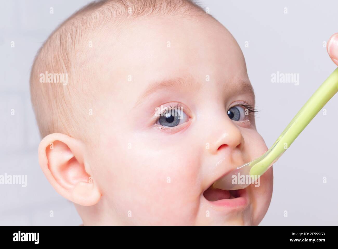 Child first food hi-res stock photography and images - Alamy