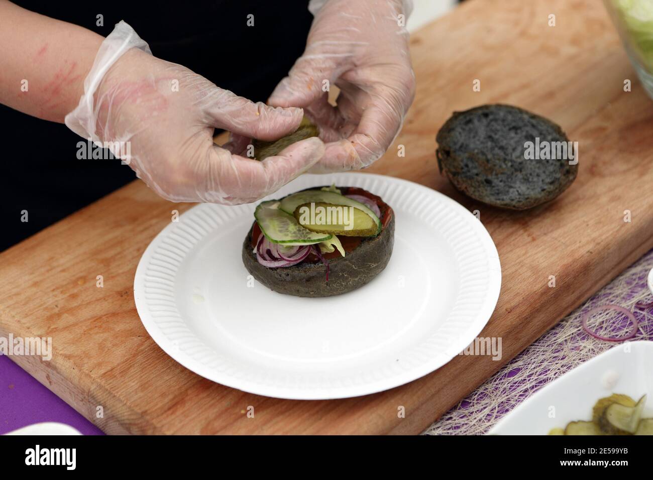 Chef making burger hi-res stock photography and images - Alamy