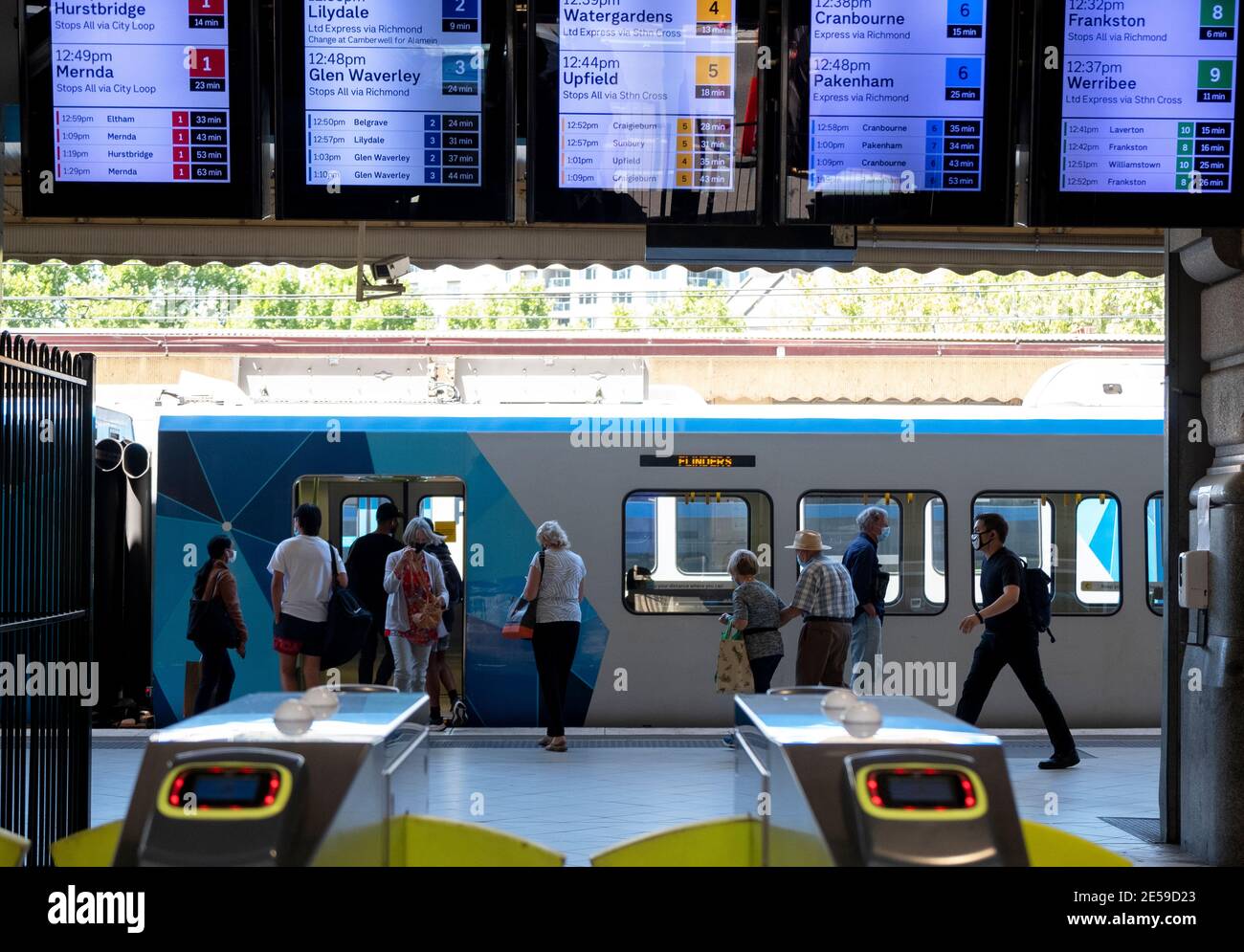 Flinders street station platform melbourne hi-res stock photography and ...