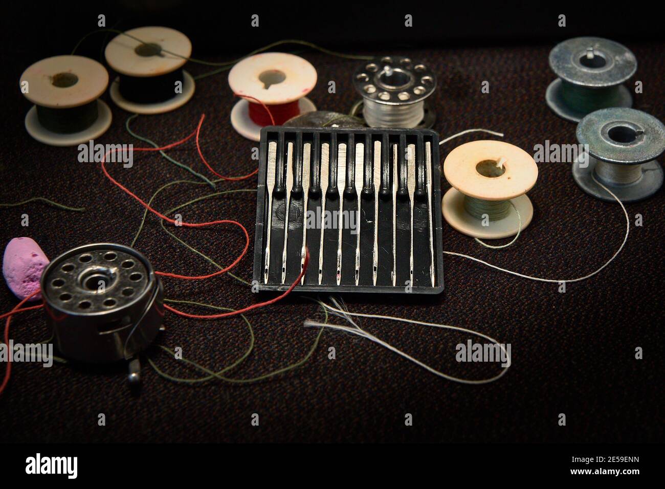 Set of needles and threads for a sewing machine Stock Photo - Alamy