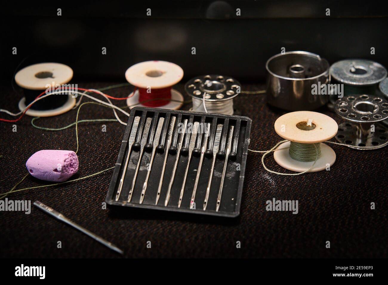 Set of needles and threads for a sewing machine Stock Photo - Alamy