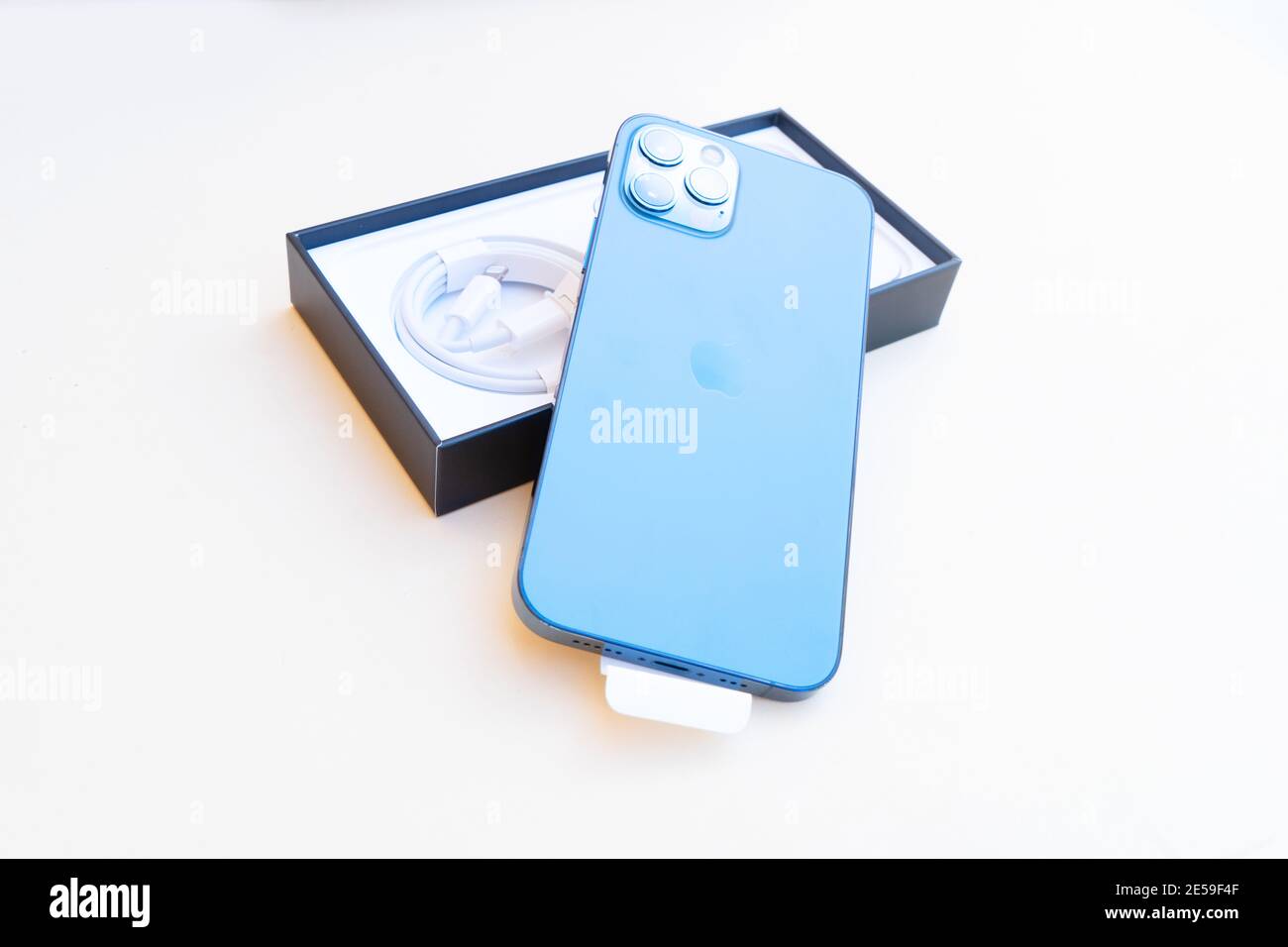 Iphone 12 Box High Resolution Stock Photography and Images - Alamy