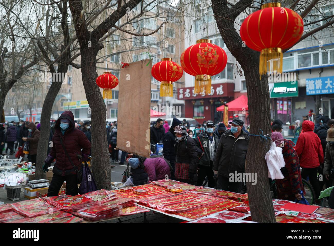As the traditional Chinese Spring Festival approaching, people buy ...