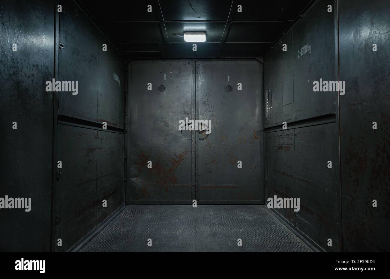 Elevator lift empty hi-res stock photography and images - Alamy