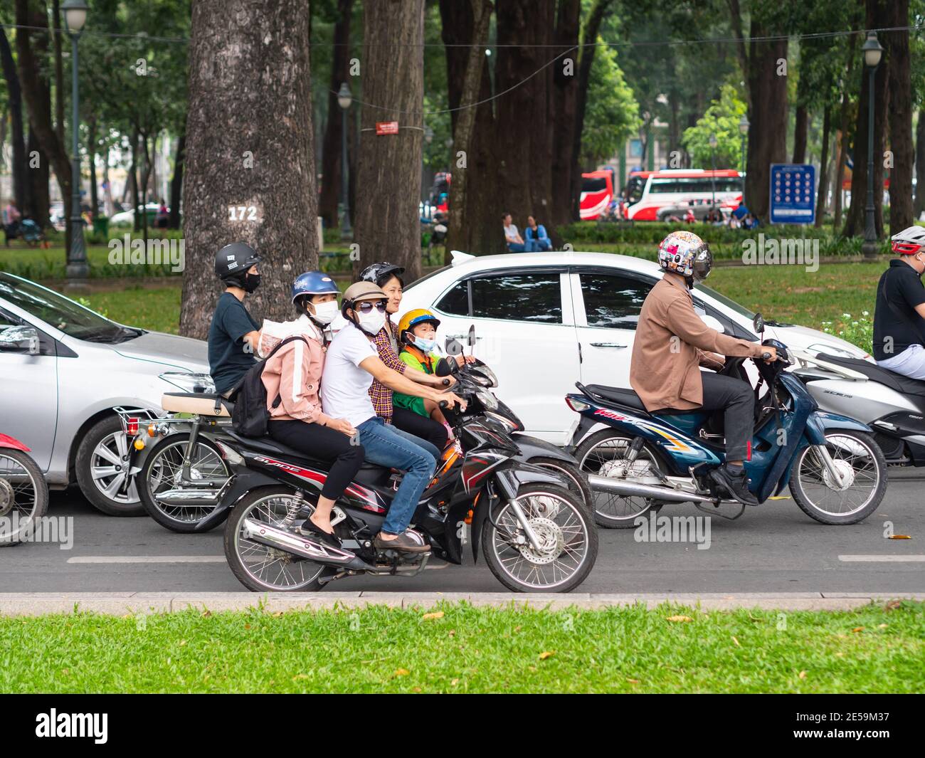 Vietnam people motorbikes hi-res stock photography and images - Alamy