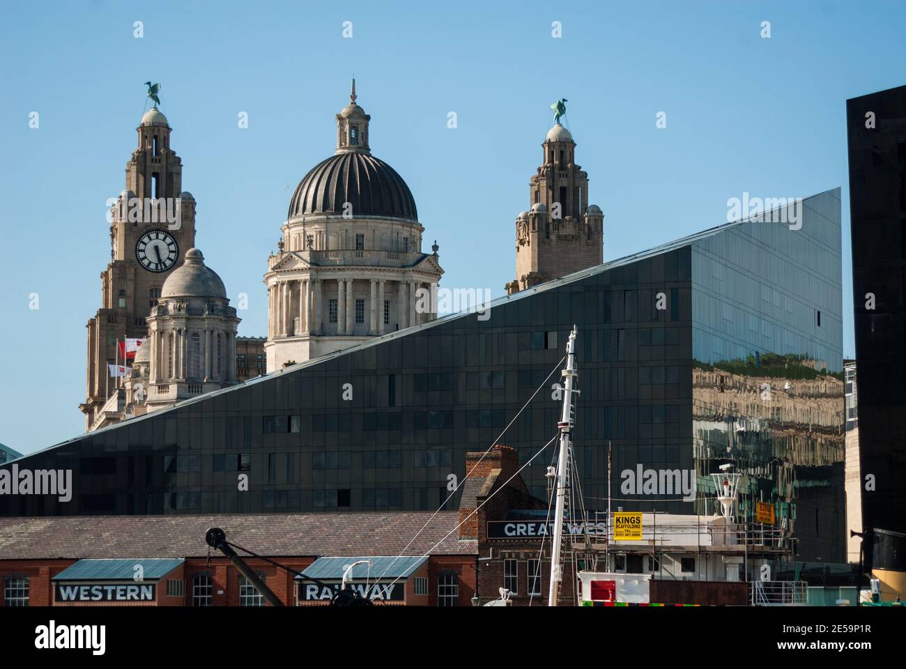 Showing the three graces hi-res stock photography and images - Alamy