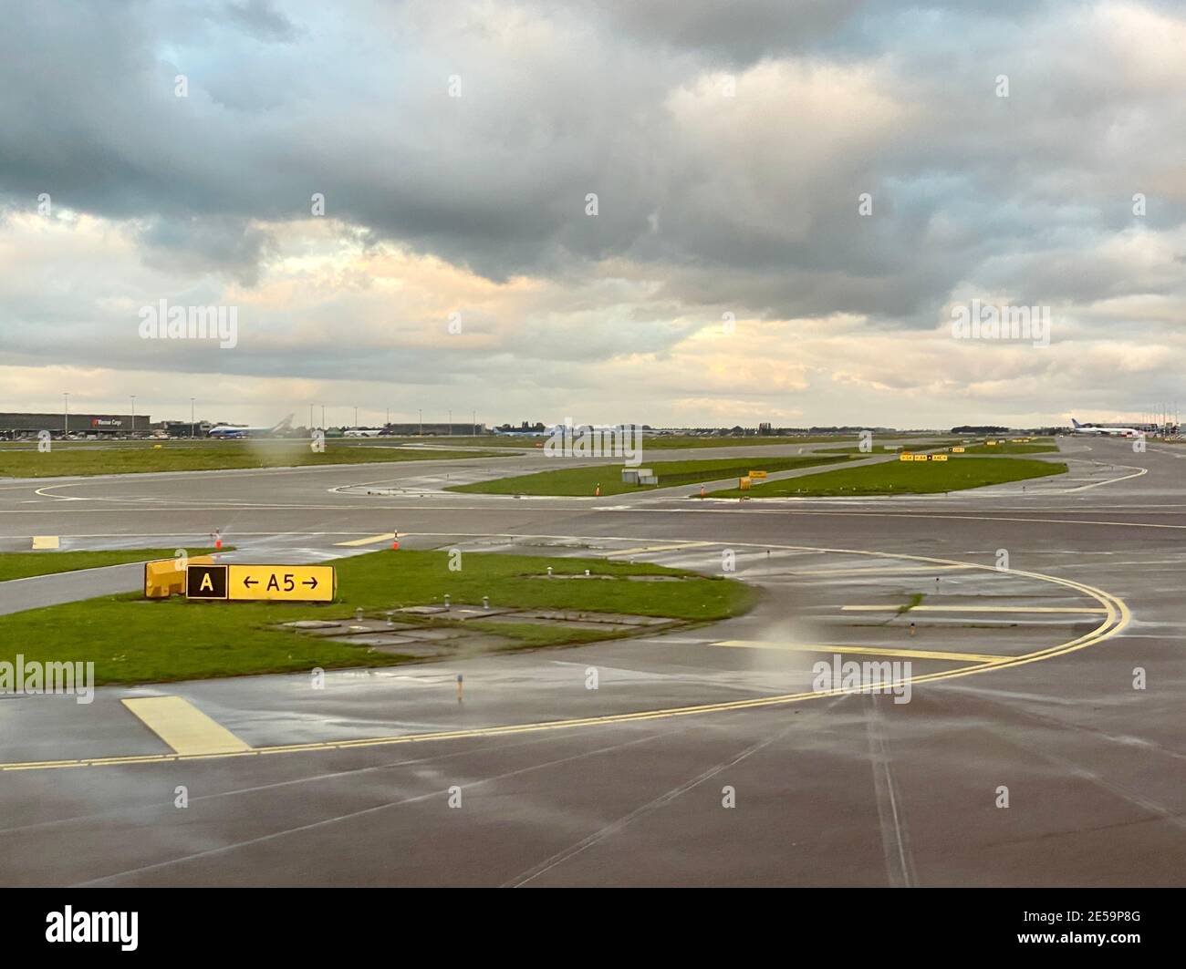 High quality airline hi-res stock photography and images - Alamy