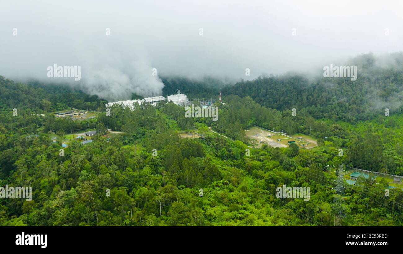 Geotermal power plant on Mount Apo. Geothermal station with steam and ...